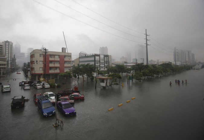 Heaviest rains on record hit Manila, falling at more than 1 inch per ...